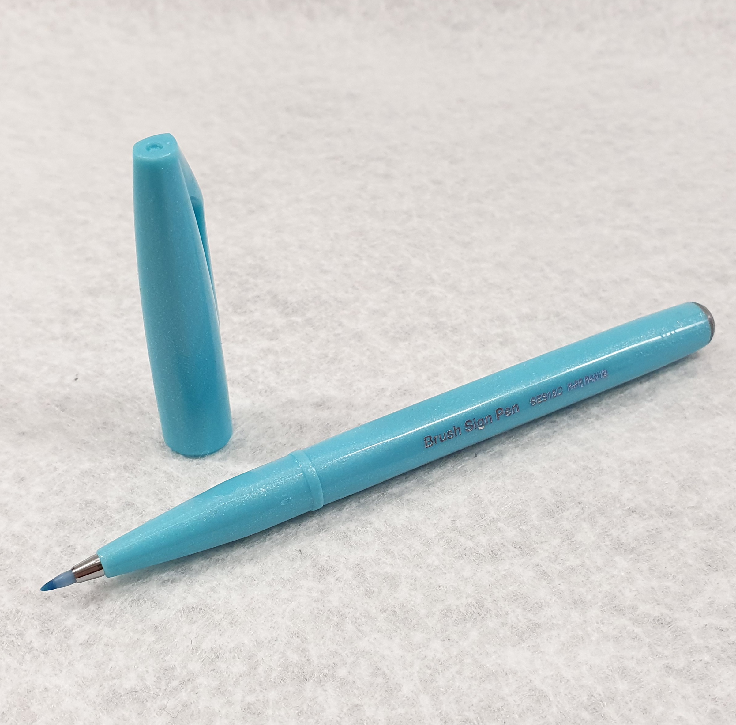 Pentel Pale Blue Brush Sign Pen – Suomen Taidetarvike